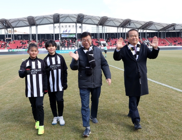성남시의회, 성남FC 홈개막전 참석:성남신문